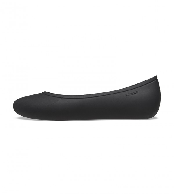 Black flat crocs store