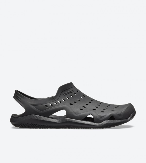 Crocs | Swiftwater Wave Round Toe Sandals | 6TH STREET.COM